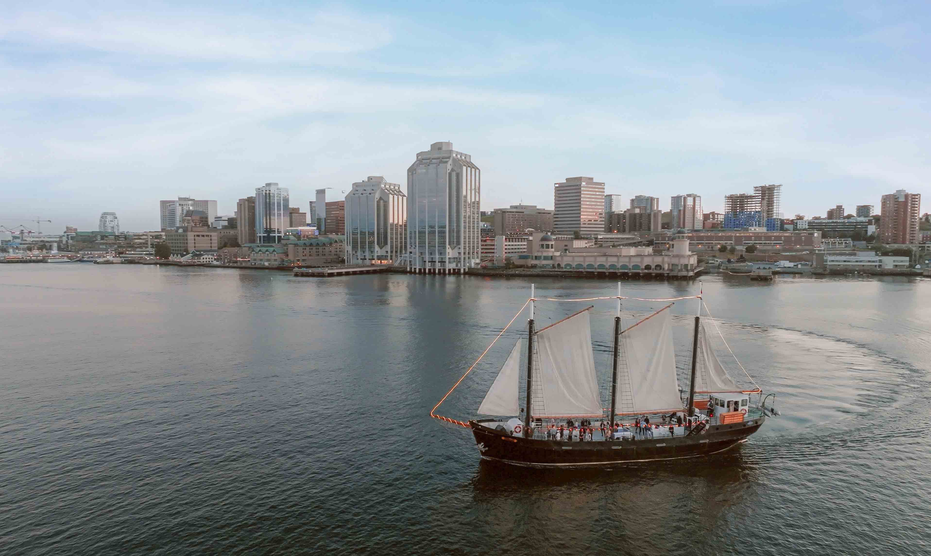 Ambassatours Gray Line | Show Your Badge, SAVE 10%! - Discover Halifax